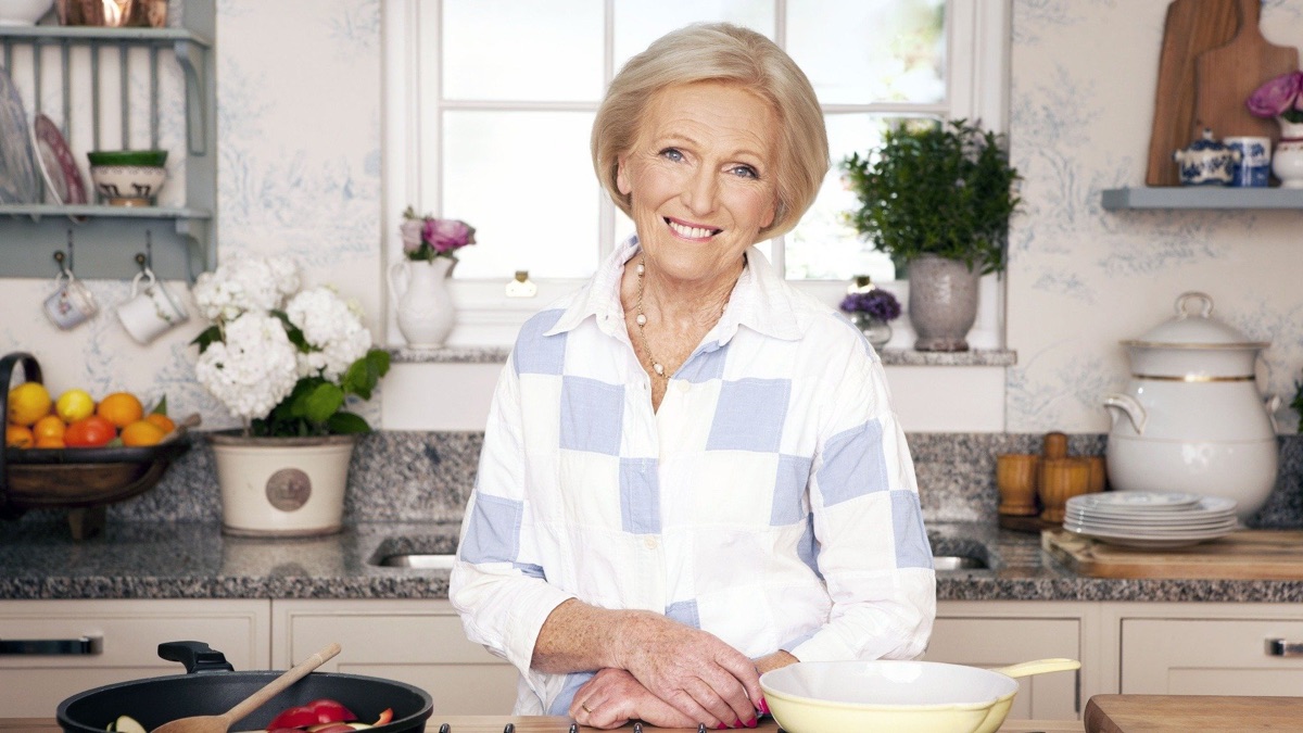 ‎Episode 1 – Mary Berry's Absolute Favourites (Season 1, Episode 1 ...