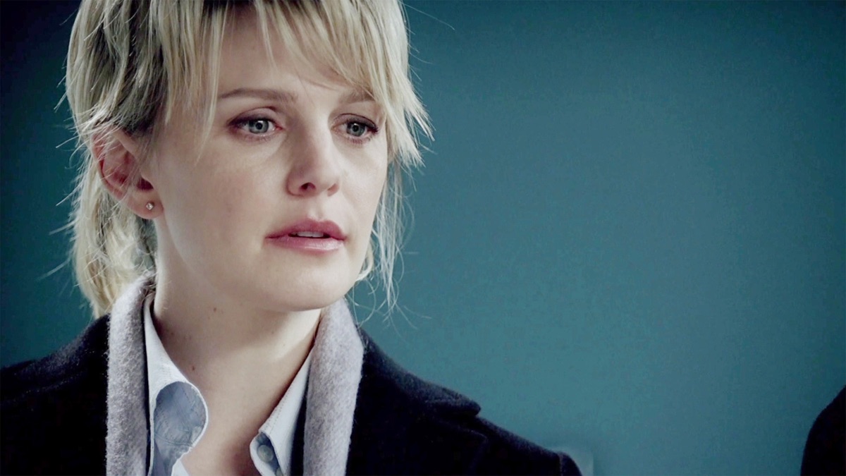 ‎Fly Away - Cold Case (Series 1, Episode 8) - Apple TV (CL)