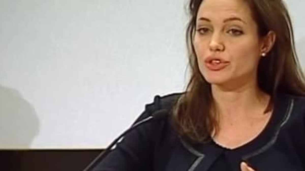 Angelina Jolie: Skin Deep - Apple TV