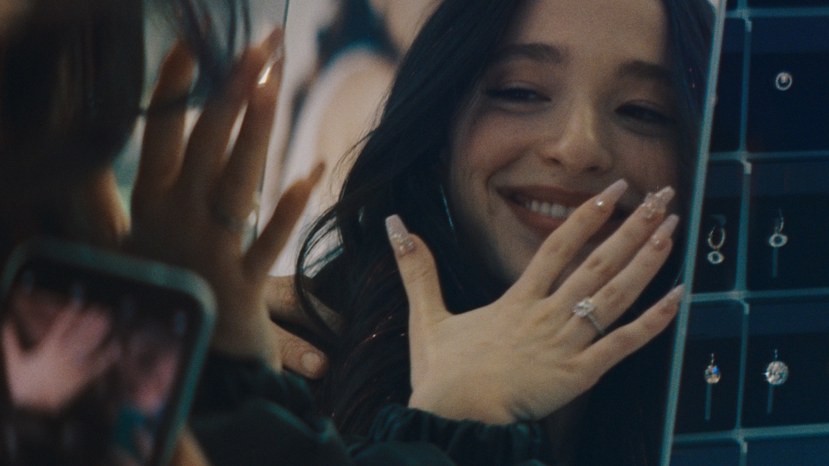 ‎Anora - Official Trailer - Apple TV