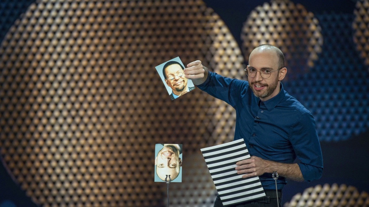 Turn That Frown Upside Down – Penn And Teller: Fool Us (Season 7 ...