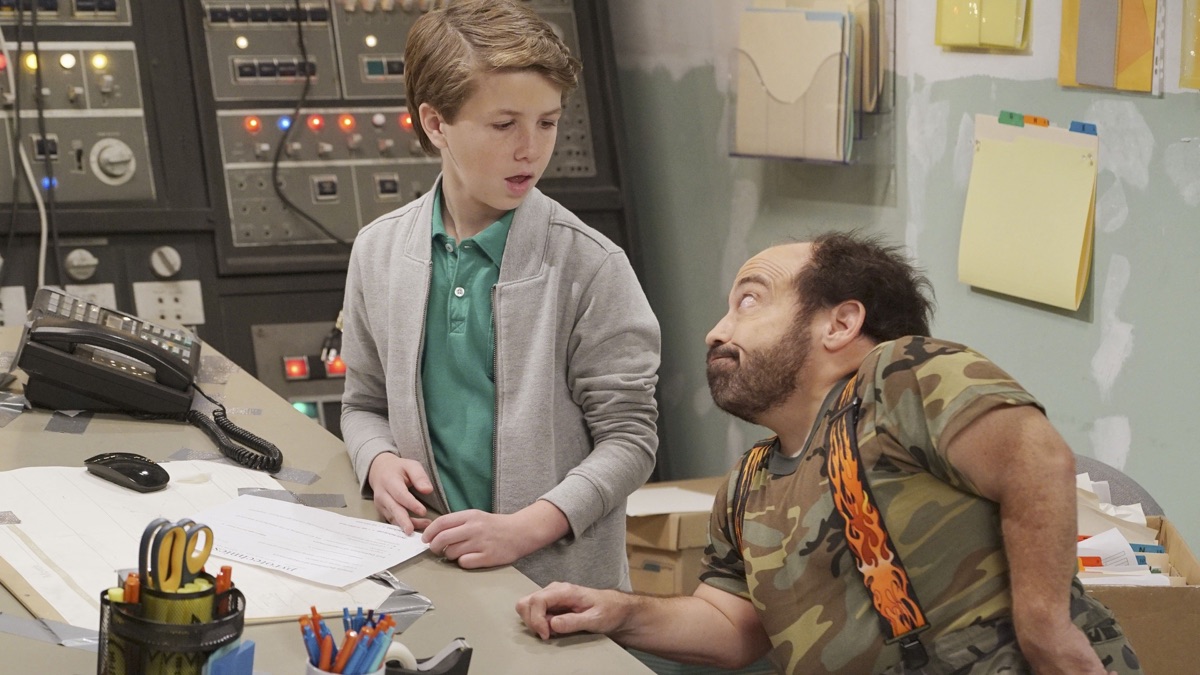 Bernie's in Charge - Bizaardvark (Series 1, Episode 9) - Apple TV (DM)