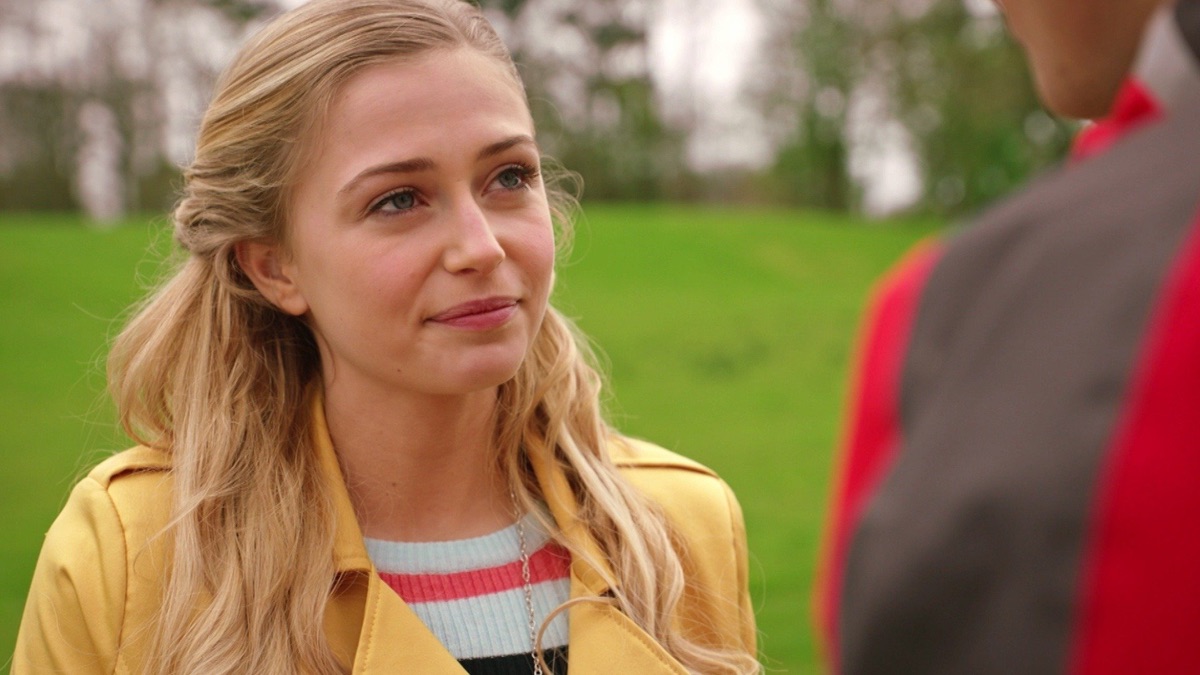 Distant Relations Relation - The Lodge (Series 2, Episode 13) - Apple TV (PL)