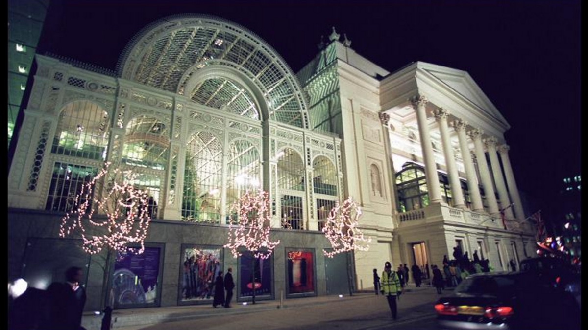 ‎Palestinian Flag On Royal Opera House Stage - Palestinian Flag On ...