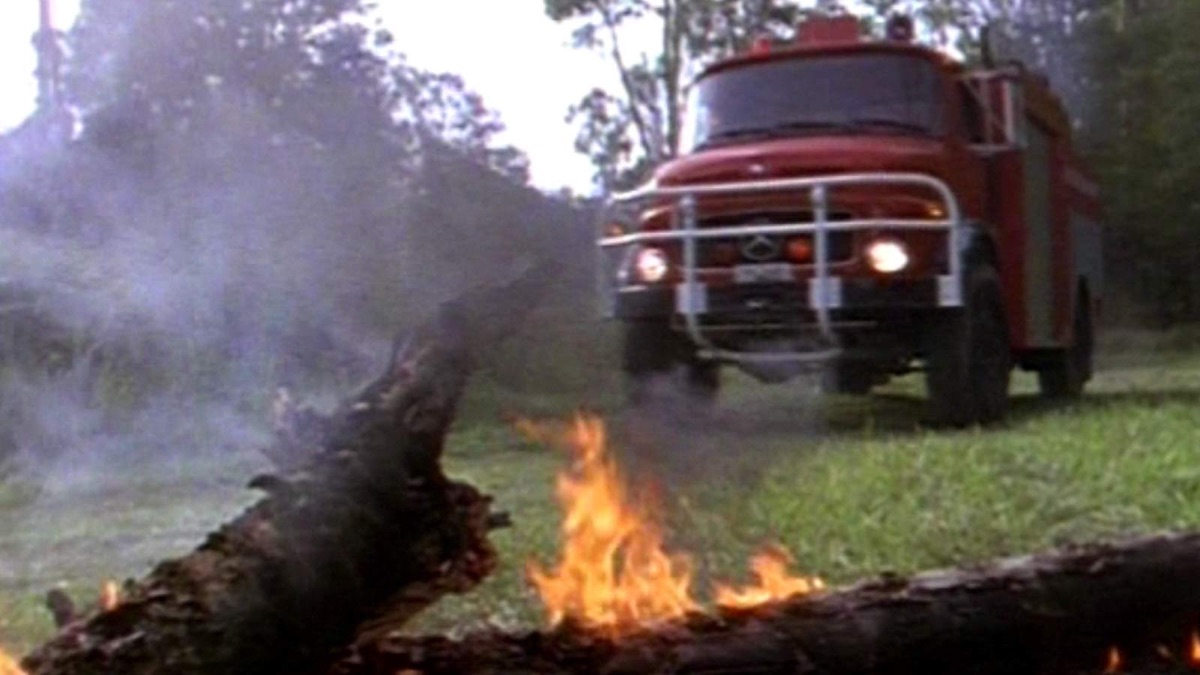Skippy and the Bushfire – The Adventures of Skippy (Season 1, Episode ...