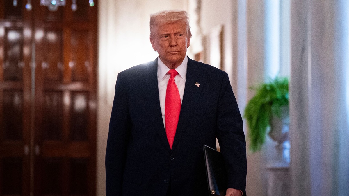 Trump Tariffs Cause Global Economic Turmoil - Apple TV (UK)