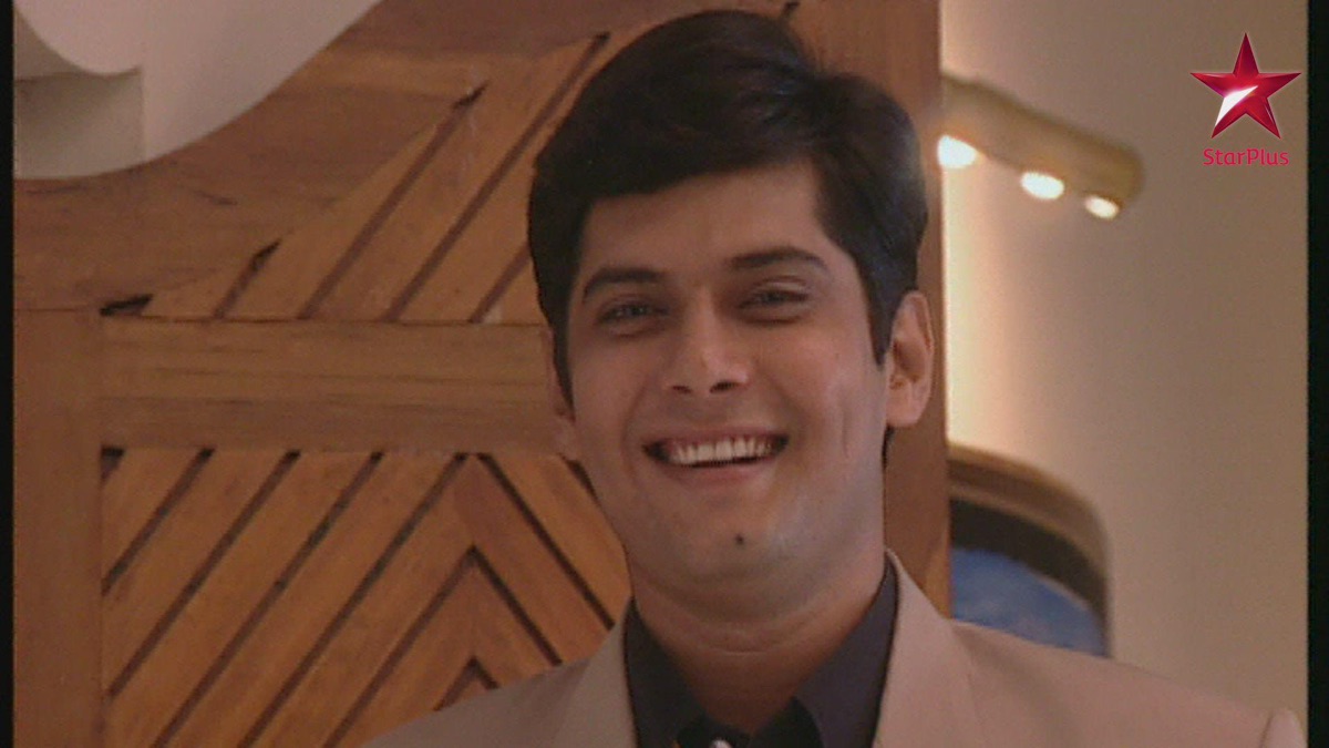 Mihir returns from America and surprizes Amba and Govardhan - Kyunki ...