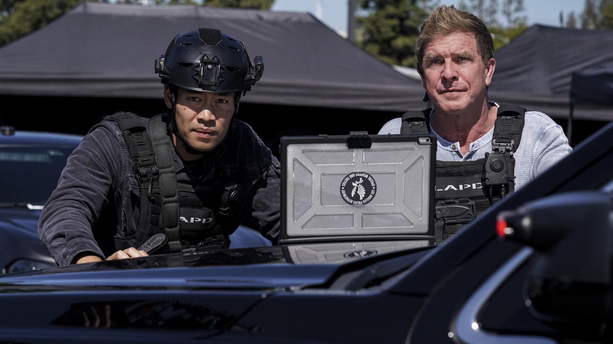 Lockdown - S.W.A.T. (Temporada 4, Episódio 16) - Apple TV (BR)