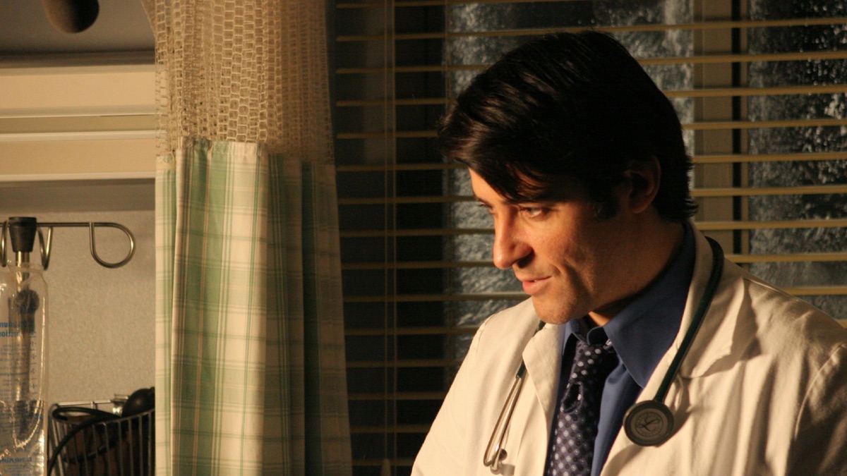 ‎Alone in a Crowd - ER (Series 11, Episode 15) - Apple TV (PE)