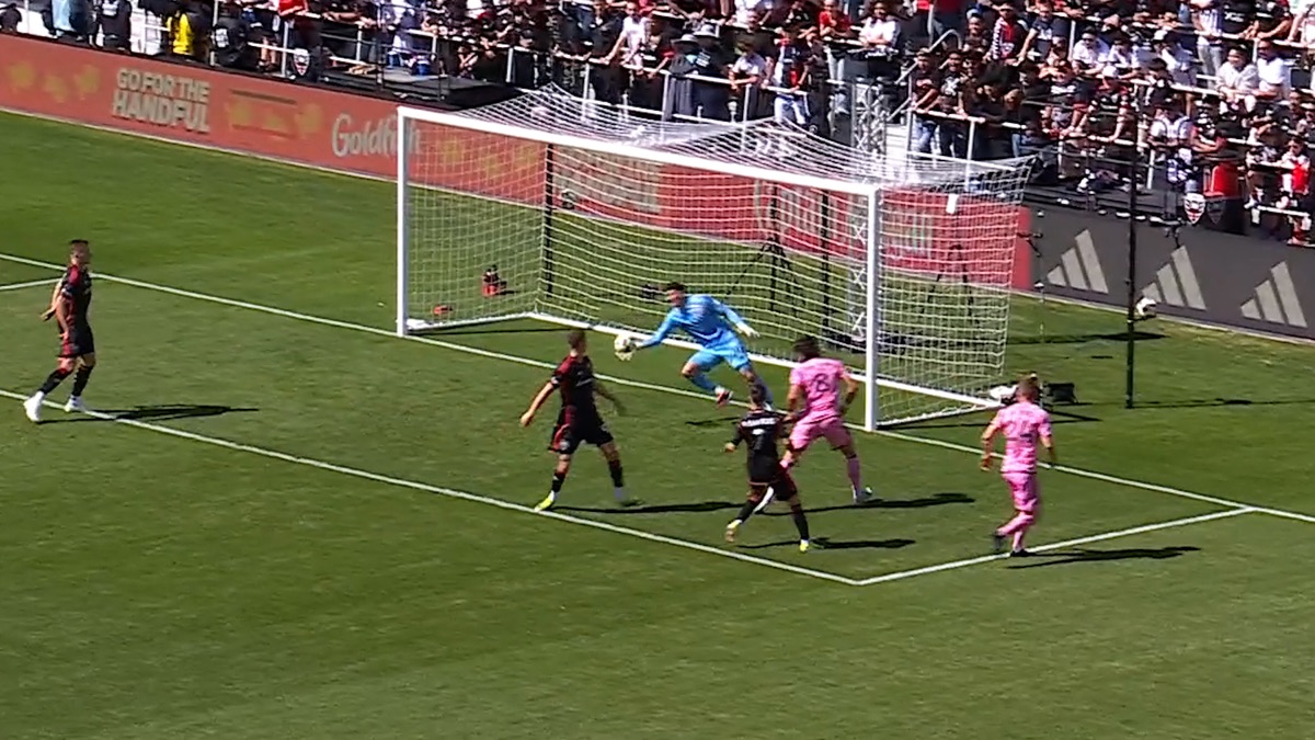 Save: A. Bono vs. MIA, 24' (en español) - Watch MLS Highlights