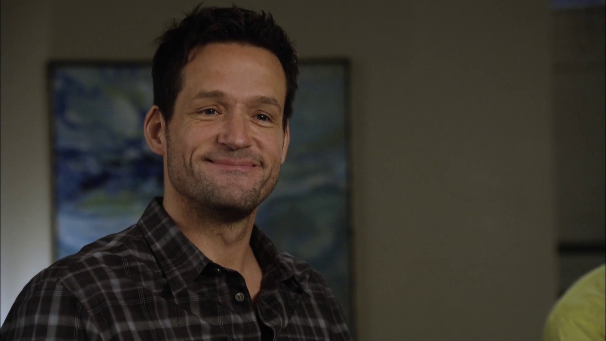 Something Good Coming - Cougar Town (Temporada 2, Episódio 21) - Apple ...