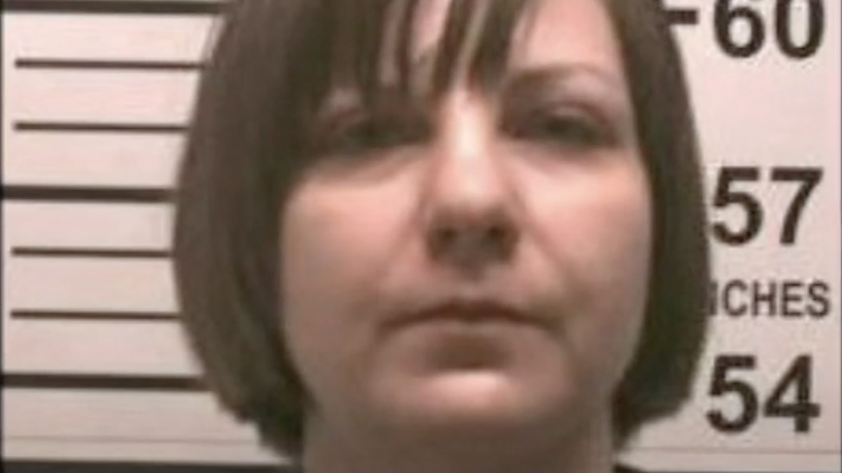 Chase and Lies - A Body in the Basement (Season 1, Episode 4) - Apple TV