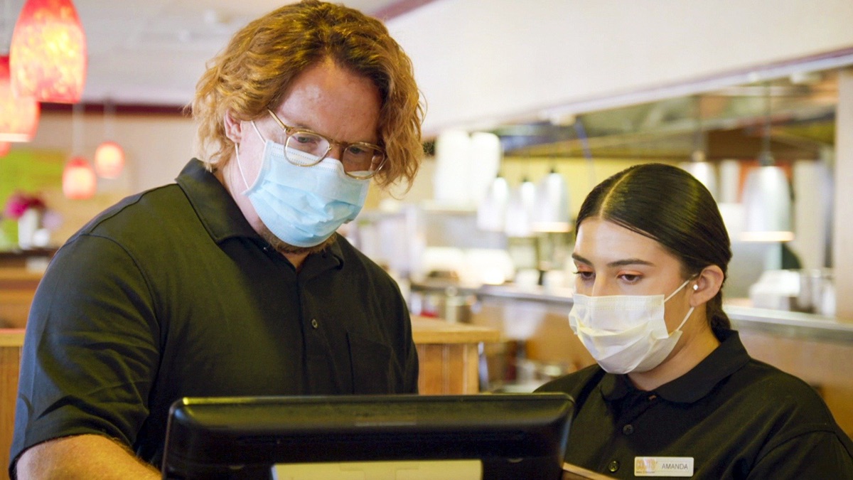 Coco's Bakery - Undercover Boss (Season 11, Episode 9) - Apple TV