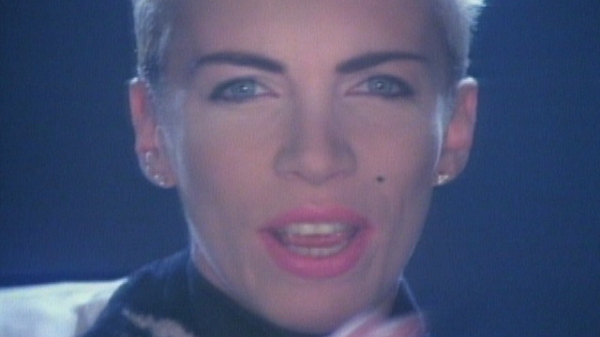‎Sisters Are Doin' It for Themselves - Music Video by Aretha Franklin ...