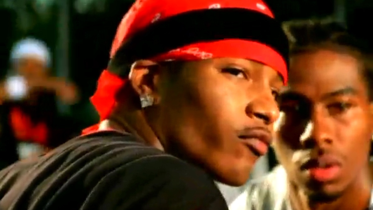 ‎One Call Away - Music Video by Chingy & J/Weav - Apple Music