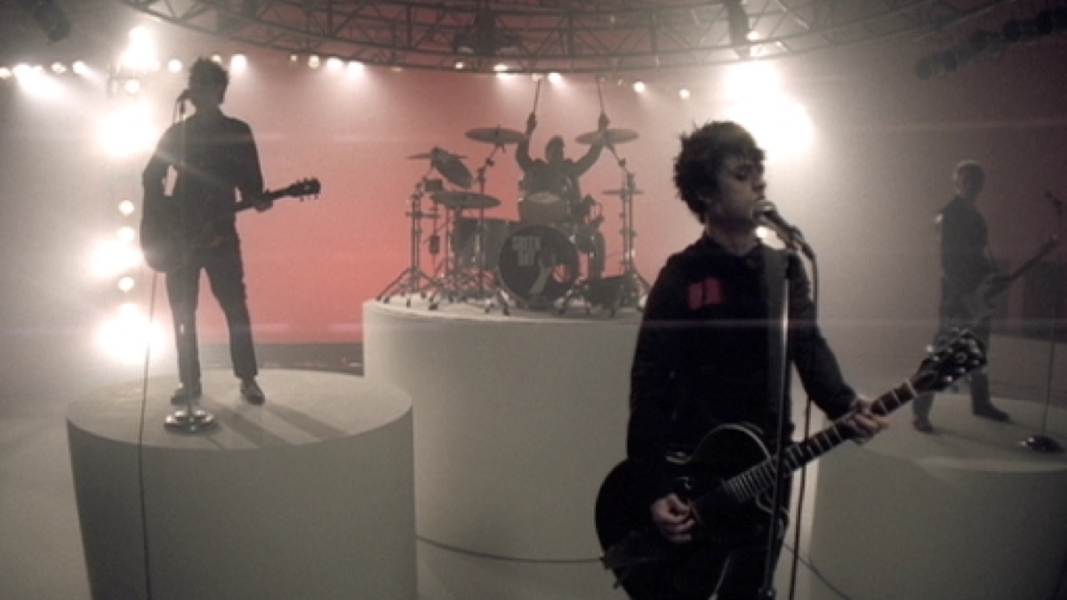 Wake Me Up When September Ends》- Green Day的音乐视频 - Apple Music