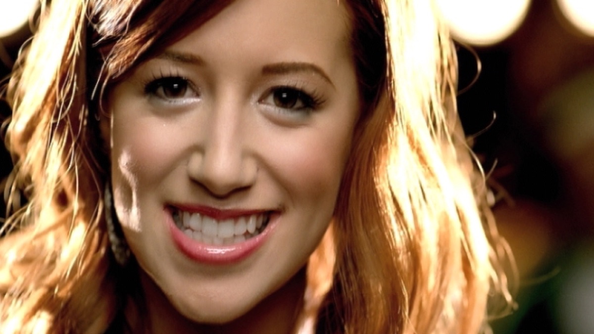 ‎Hit Me Up (Edited Version) - Music Video by Gia Farrell - Apple Music