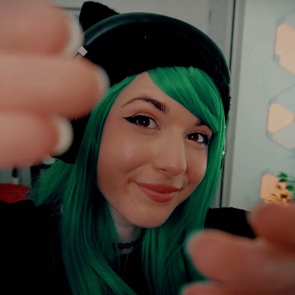 apple Music에서 감상하는 Asmr Lillyvinnily의 Asmr Pulling Negative Energy