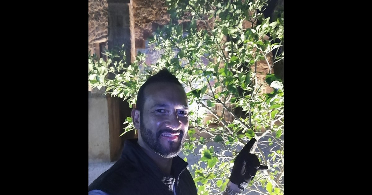 ‎The Village - Single – Album par Corre Caminos – Apple Music