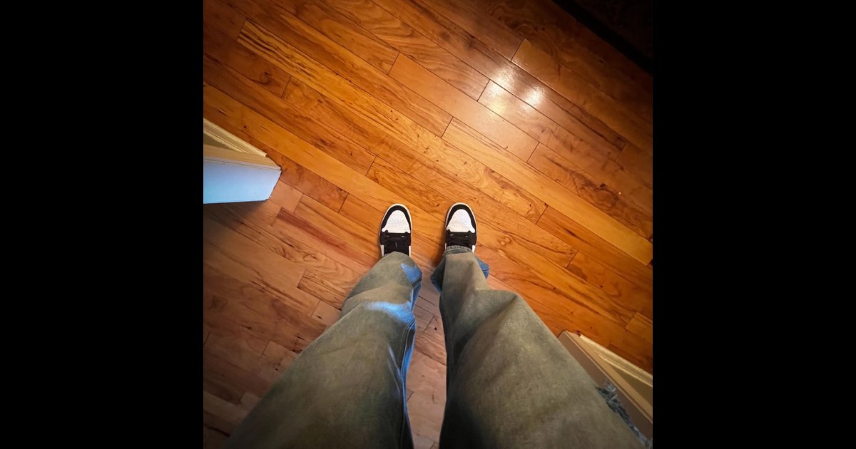 ‎Beat Nikes - Single - Album by Valekis & Crimsons Red - Apple Music