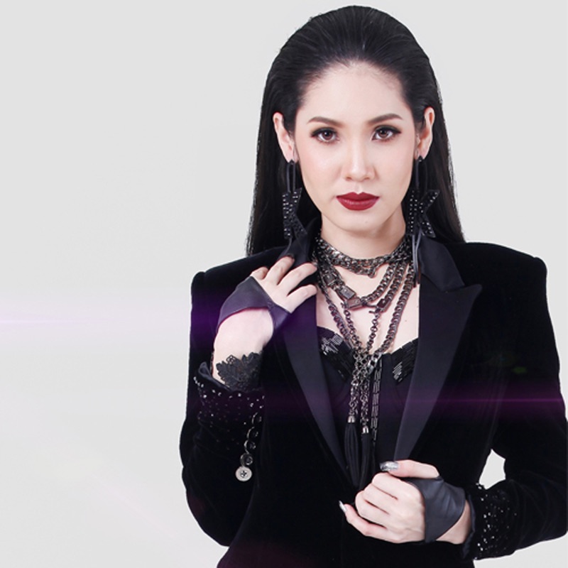 หลงกลผู้ชาย - Kluay Klonghoykhong: Song Lyrics, Music Videos & Concerts