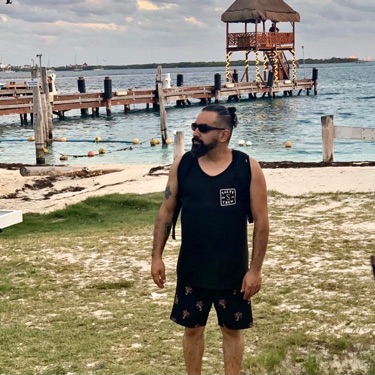 Dancing On Tables with Kardo @ King Tuts Wah Wah Hut