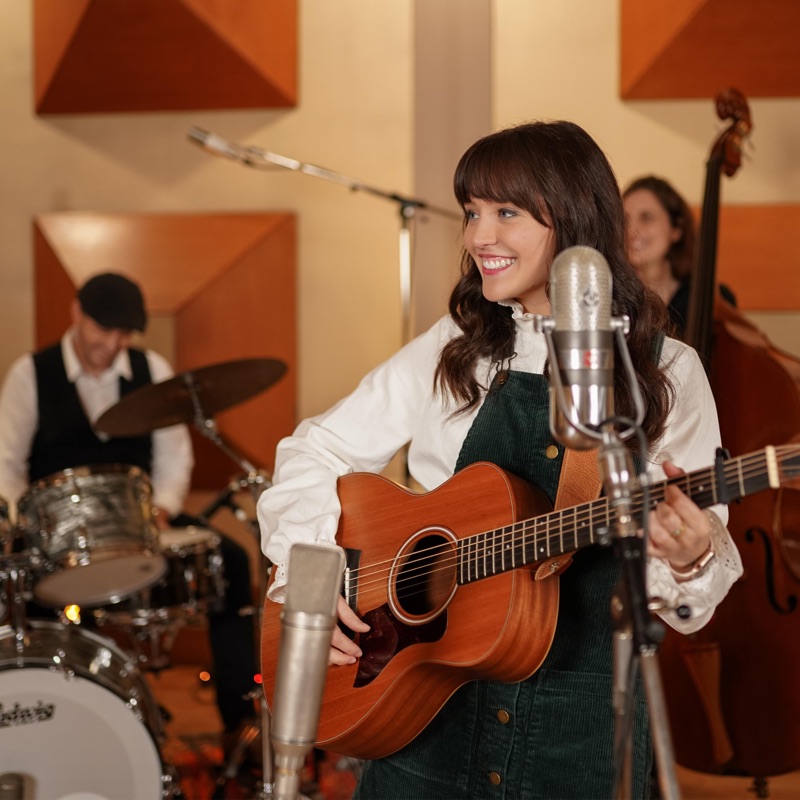 Il m'a montré à Yodler - Coline Sicre: Song Lyrics, Music Videos & Concerts