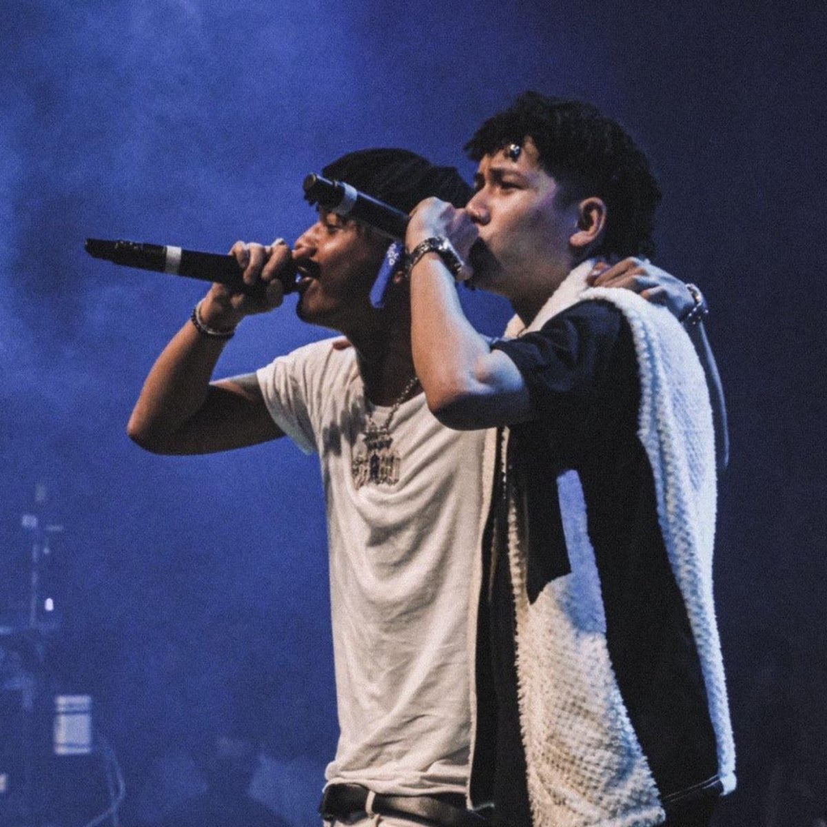 ‎เศร้ามาผมจะปลอบคุณ (feat. SARAN) - Single - Album by 1ST - Apple Music