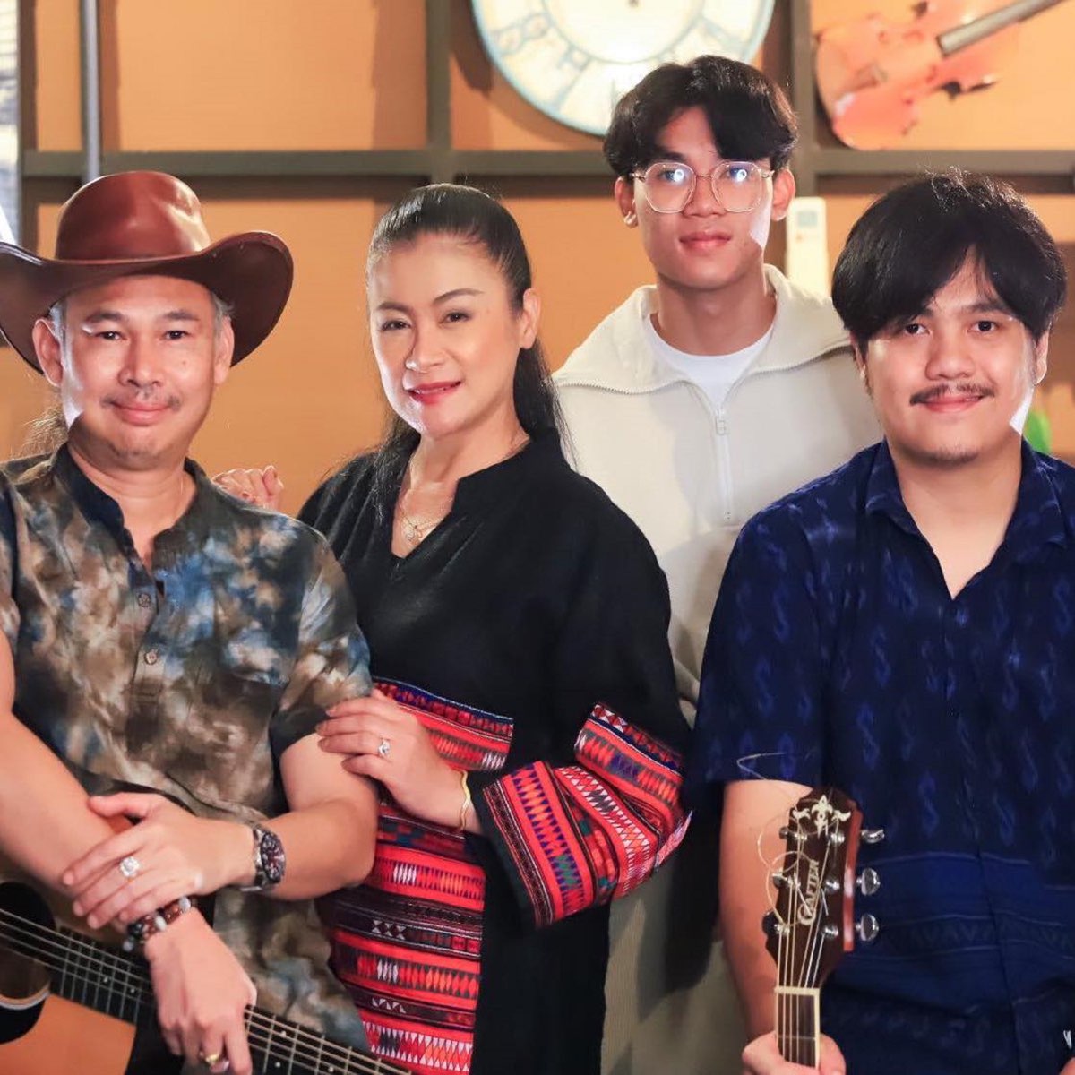 ‎สุดจะเกินใจ (feat. ไม้เมือง) - Single - PHUMINのアルバム - Apple Music