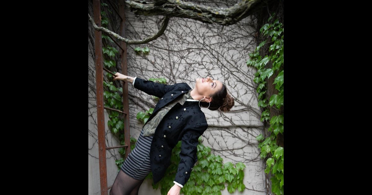 Selfish - Single” álbum de Rose Hart en Apple Music