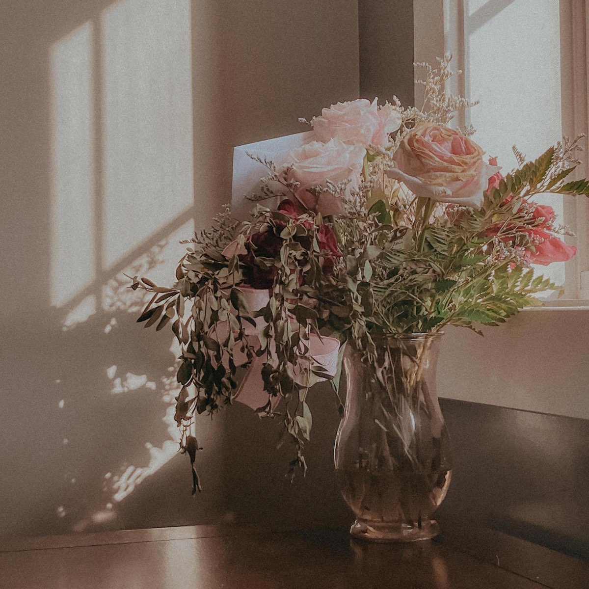 ‎Flowers to Me - Single - Album by Allison Brown, Libby Cruickshank & Nathan Howell - Apple Music