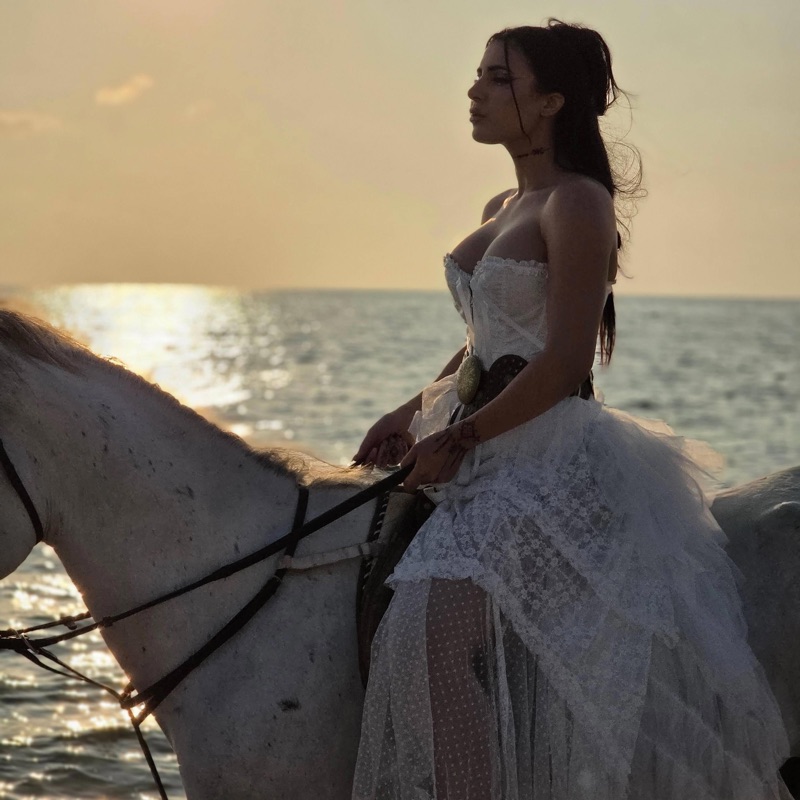 Fi lila في ليلة - Sarrah Brahmi: Song Lyrics, Music Videos & Concerts