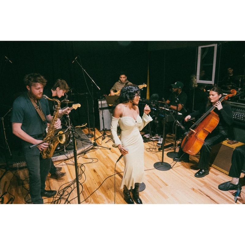 Record Player (Live) [Live] - Omigie: Song Lyrics, Music Videos & Concerts