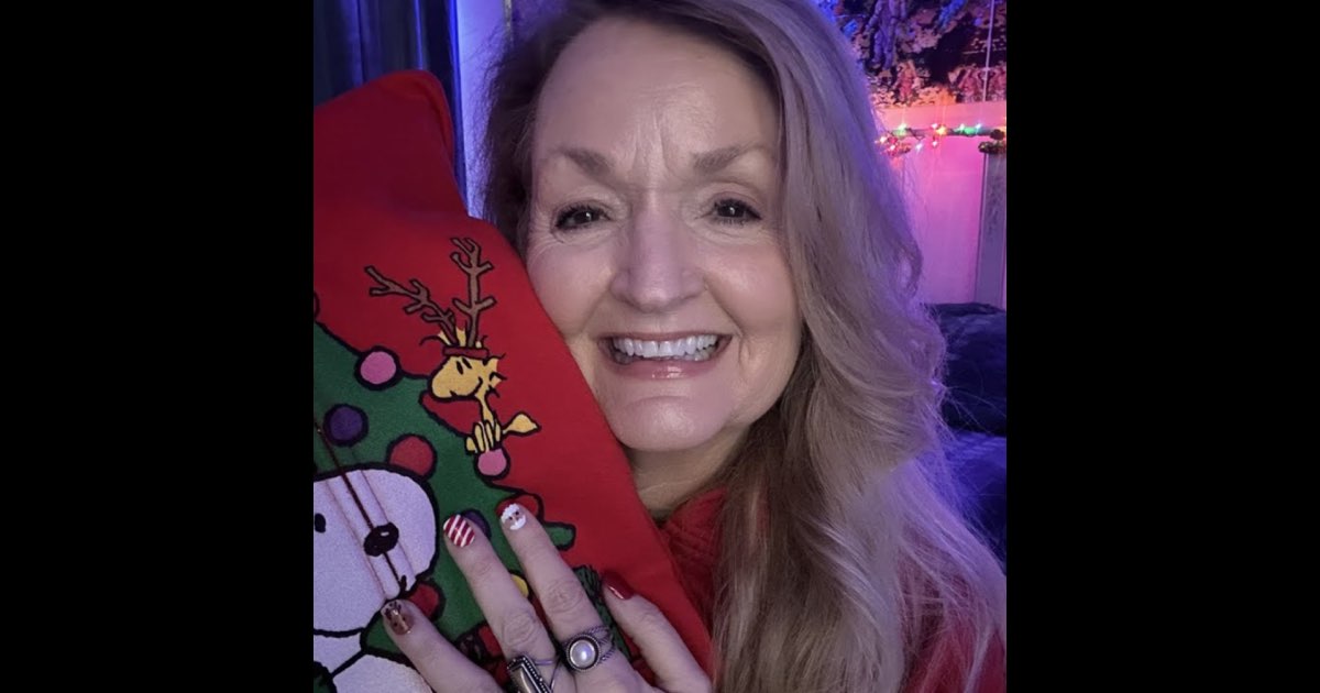 ‎ASMR Helping You Fall Asleep with a Christmas Facial (Christmas ...