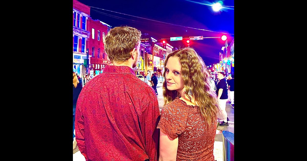 ‎Off Broadway - Single - Album by Kamille Reese - Apple Music