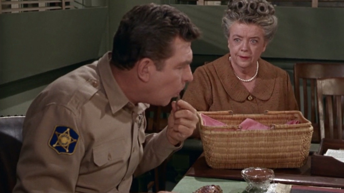 Aunt Bee Learns to Drive - The Andy Griffith Show (Season 6, Episode 21 ...