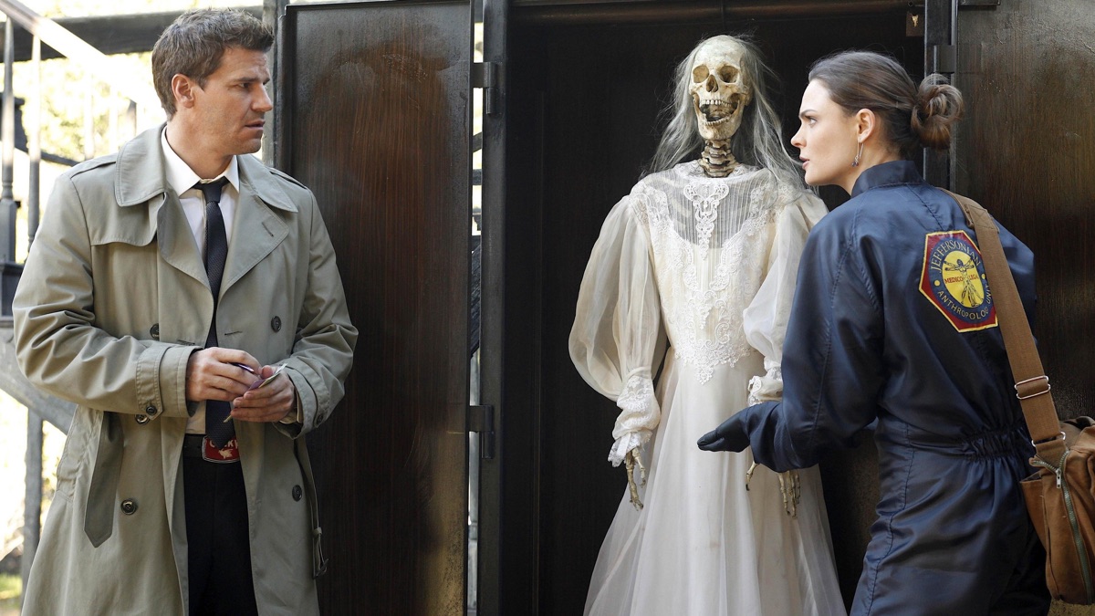 ‎The Witch in the Wardrobe - Bones (Series 5, Episode 20) - Apple TV (KR)