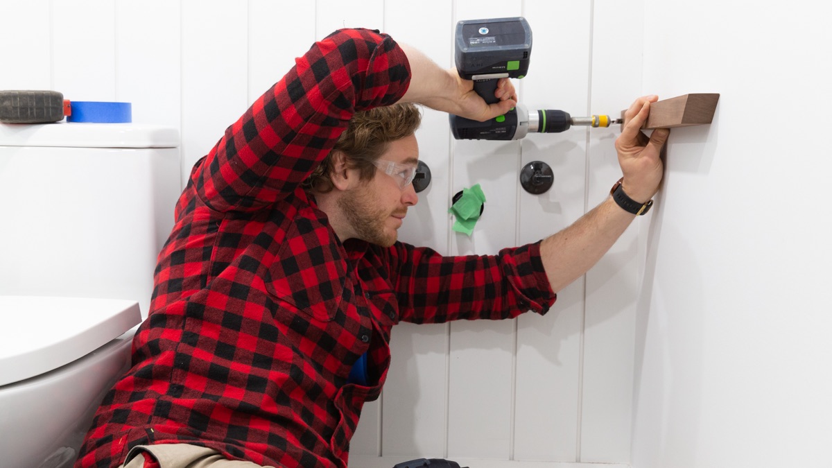 ‎Beware of the Demon Door - Holmes Family Rescue (Series 1, Episode 1 ...