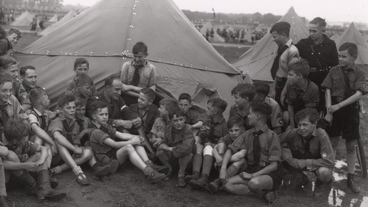 The Peoples Community - Living With Hitler (Season 1, Episode 2) - Apple TV