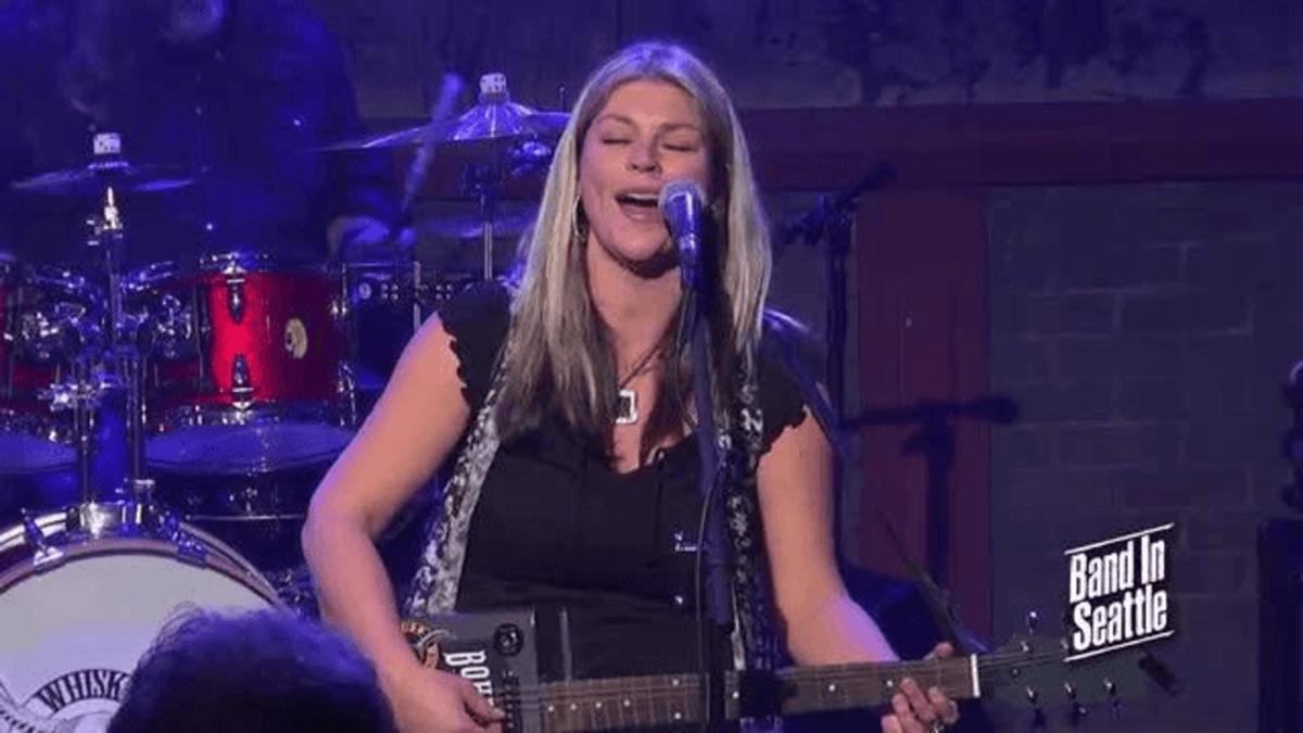 Stacy Jones - Live at Band in Seattle - Apple TV (CA)