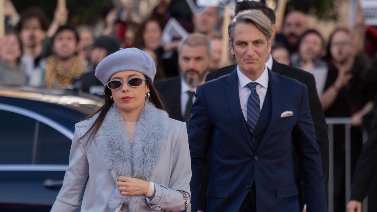 Buffoon - Her Majesty (Series 1, Episode 2) - Apple TV (EG)