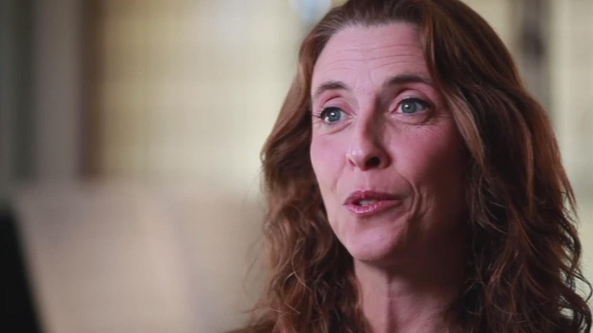 Jennifer Henderson & Skylar DeLeon - Killer Couples (Season 1, Episode 2) - Apple TV