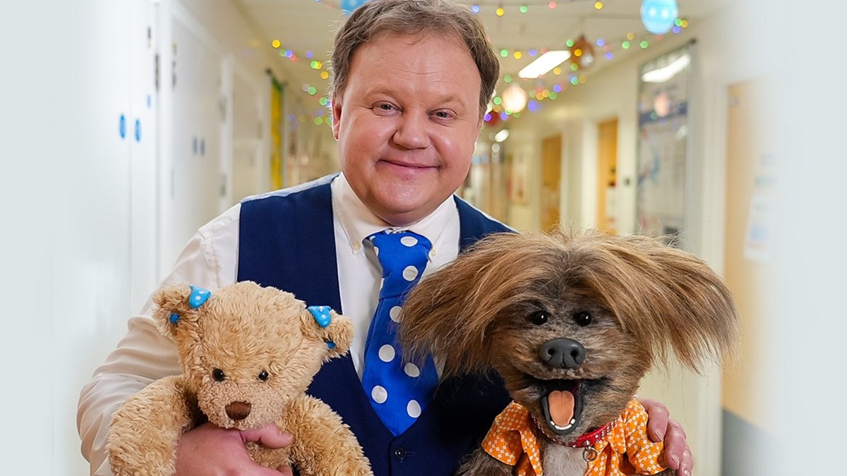 Justin Fletcher and Dodge - The Hospital Dog - CBeebies Bedtime Stories ...