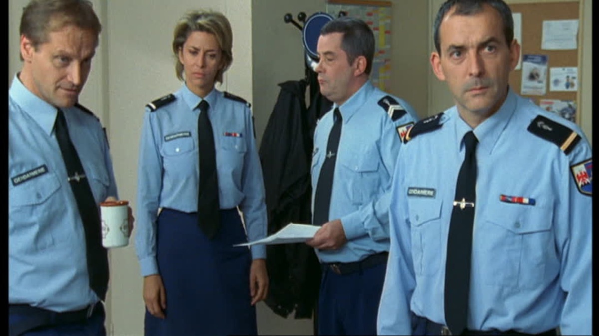 Femmes d'occasion - Une femme d'honneur (saison 7, épisode 1) - Apple ...