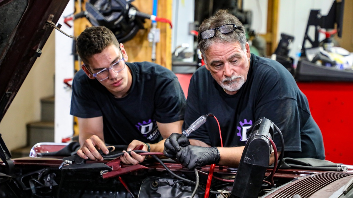 '66 Continental Transplant - Last Chance Garage (Series 1, Episode 7 ...