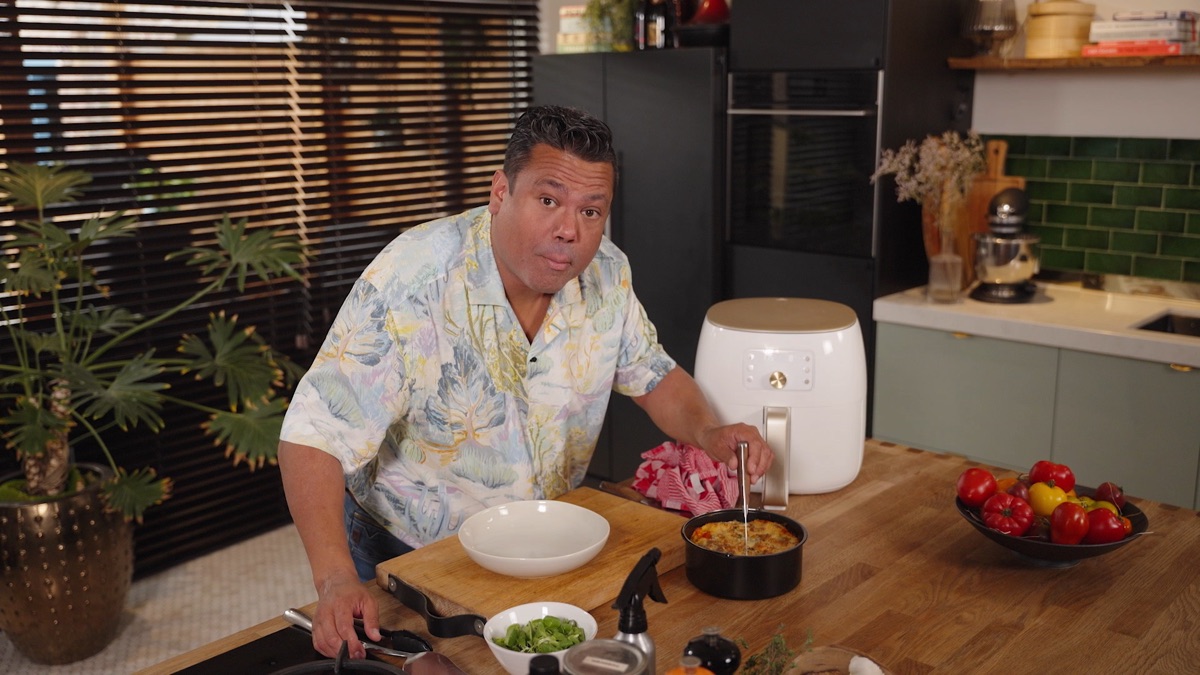 Episode 1 - Every Day Fry-Day (Series 1, Episode 1) - Apple TV (EE)