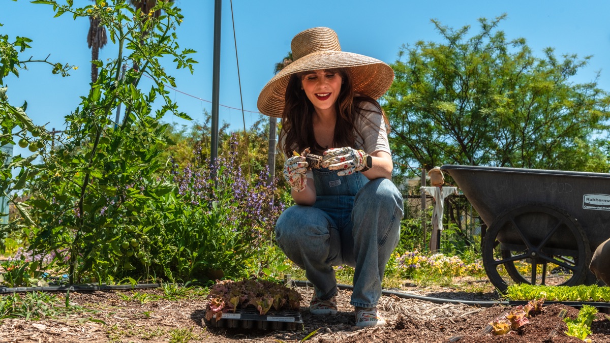 Stop Ghosting Greens - What Am I Eating? With Zooey Deschanel (Series 1 ...