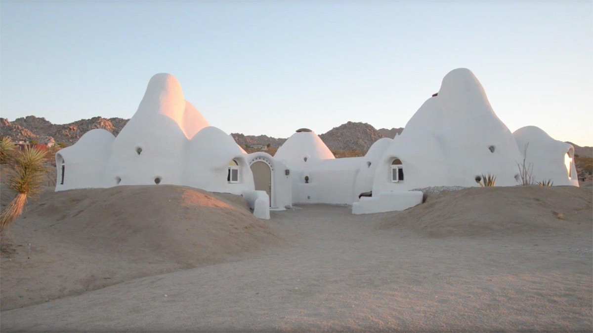 Building Off the Grid: Desert Domes - Apple TV