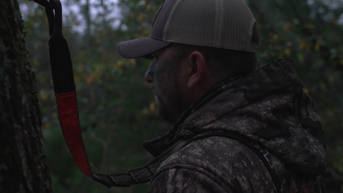 Tyler Farr at Farr Farms for Archery/Muzzleloader - JUST SHOT: Buck Commander (Season 1, Episode ...