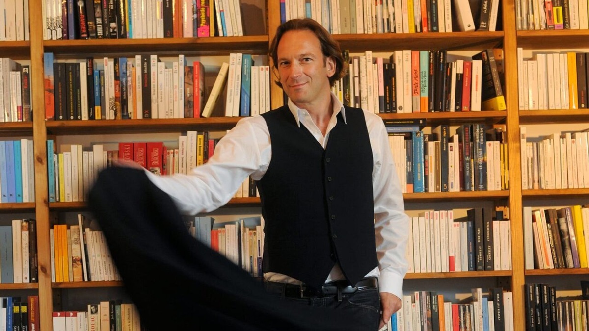 ‎La mort est son métier, de Robert Merle - La p'tite librairie - Apple ...